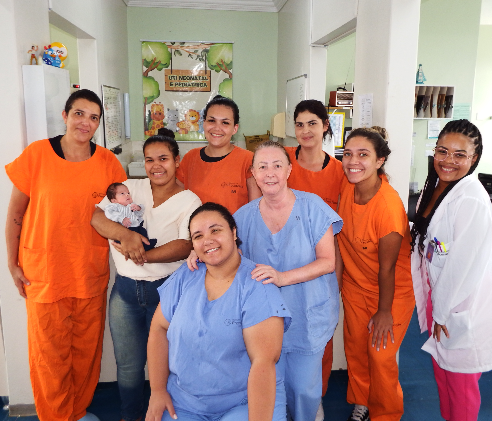 Após dois meses de internamento na UTI Neonatal, prematuro recebe alta ...